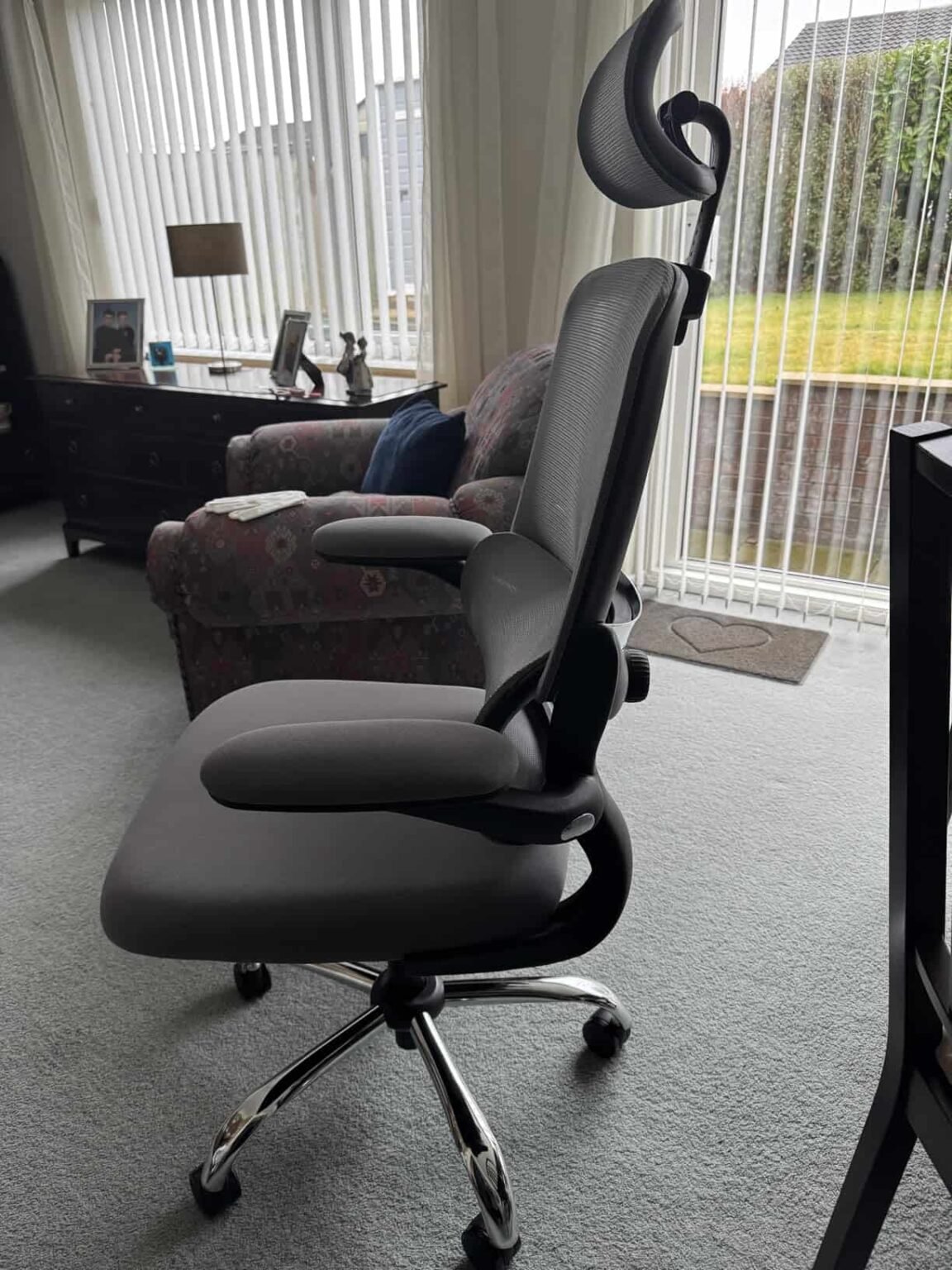 Best Office Chair For Neck & Shoulder Pain UK: Say Good Bye!